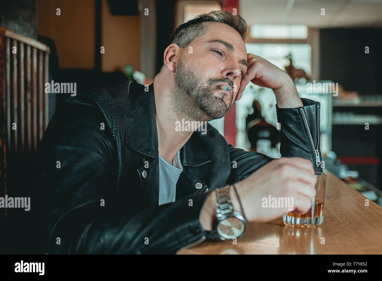 Smoking cigarette bar hi-res stock photography and images - Alamy