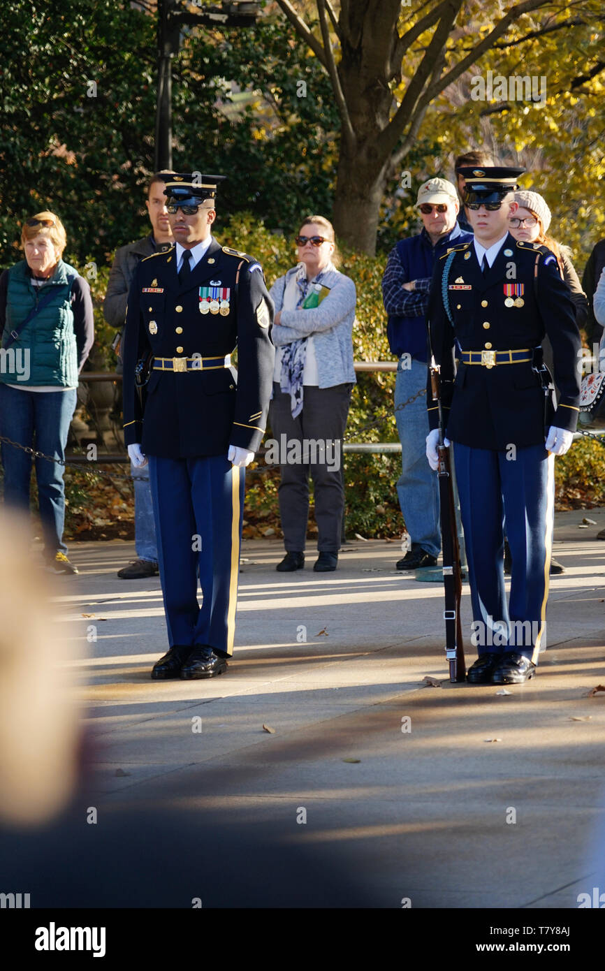Honor guards at Changing of the guard ceremony at Tomb of the Unknown ...