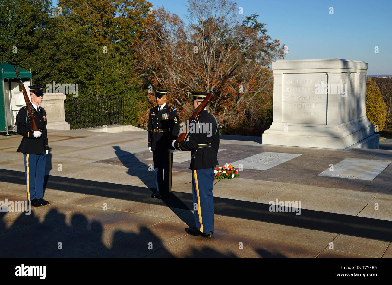 Changing of the guard ceremony at Tomb of the Unknown Soldier in ...