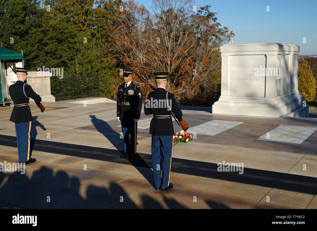 Changing of the guard ceremony at Tomb of the Unknown Soldier in ...