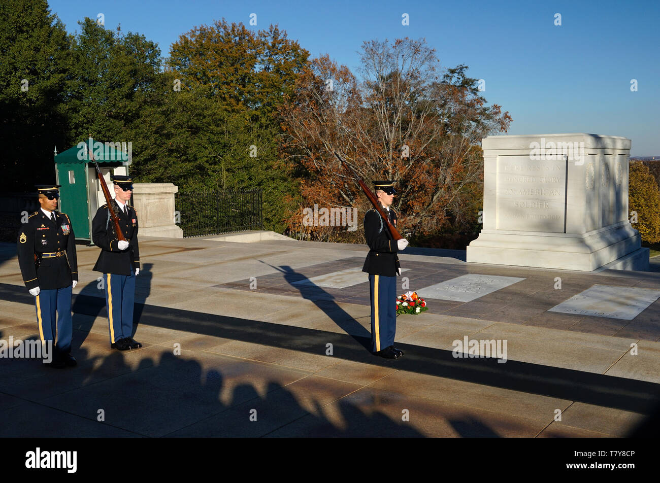 Changing of the guard ceremony at Tomb of the Unknown Soldier in ...