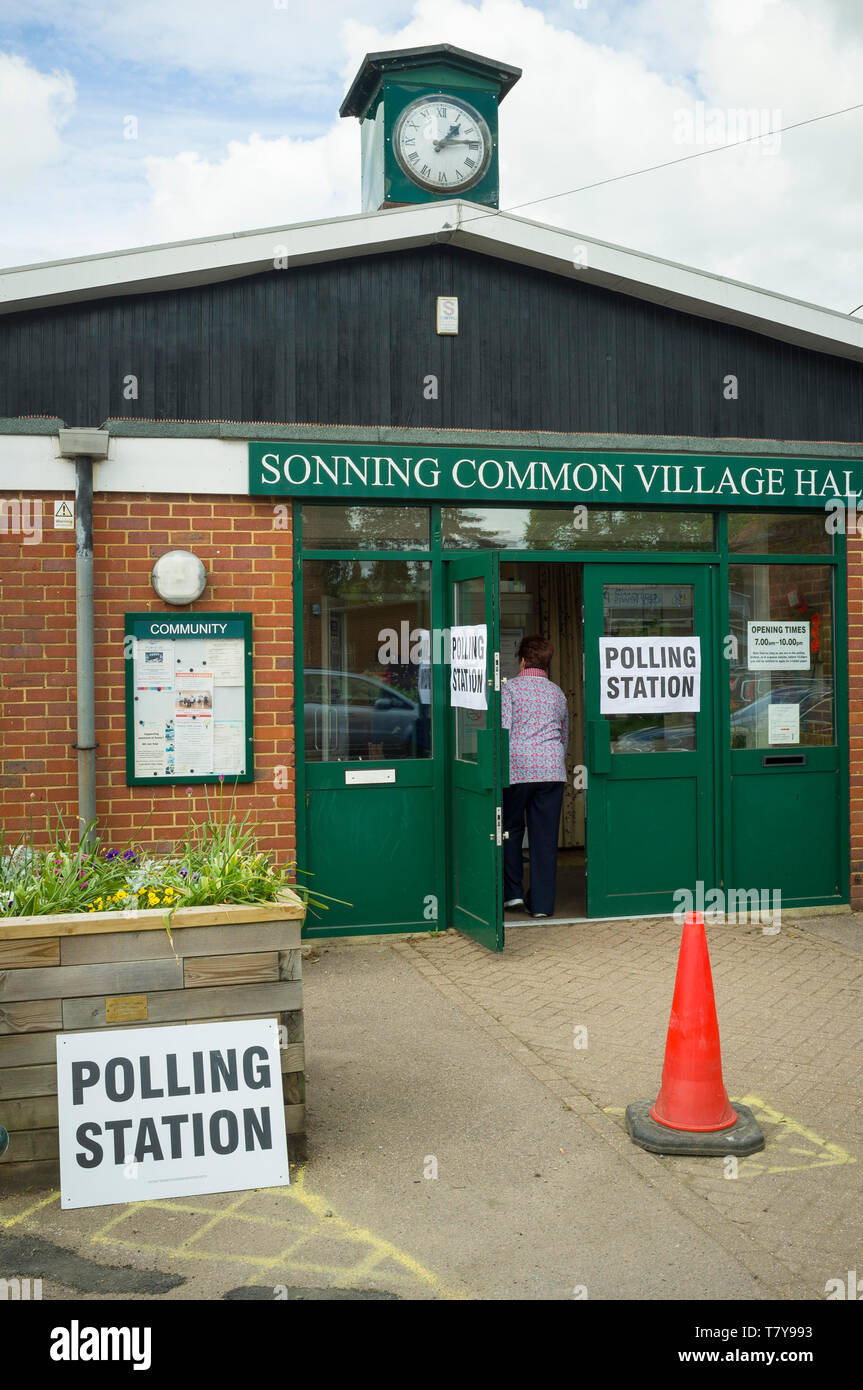 A lady goes to vote in the polling station in Sonning Common ...