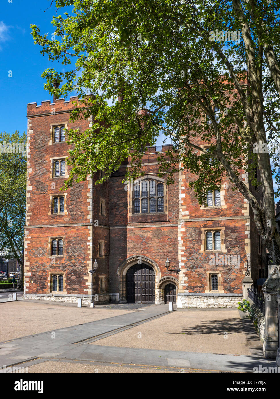 Tudor red brick architecture hi-res stock photography and images - Alamy