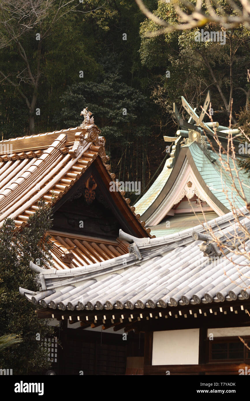 Pagoda japan roof tiles hi-res stock photography and images - Alamy