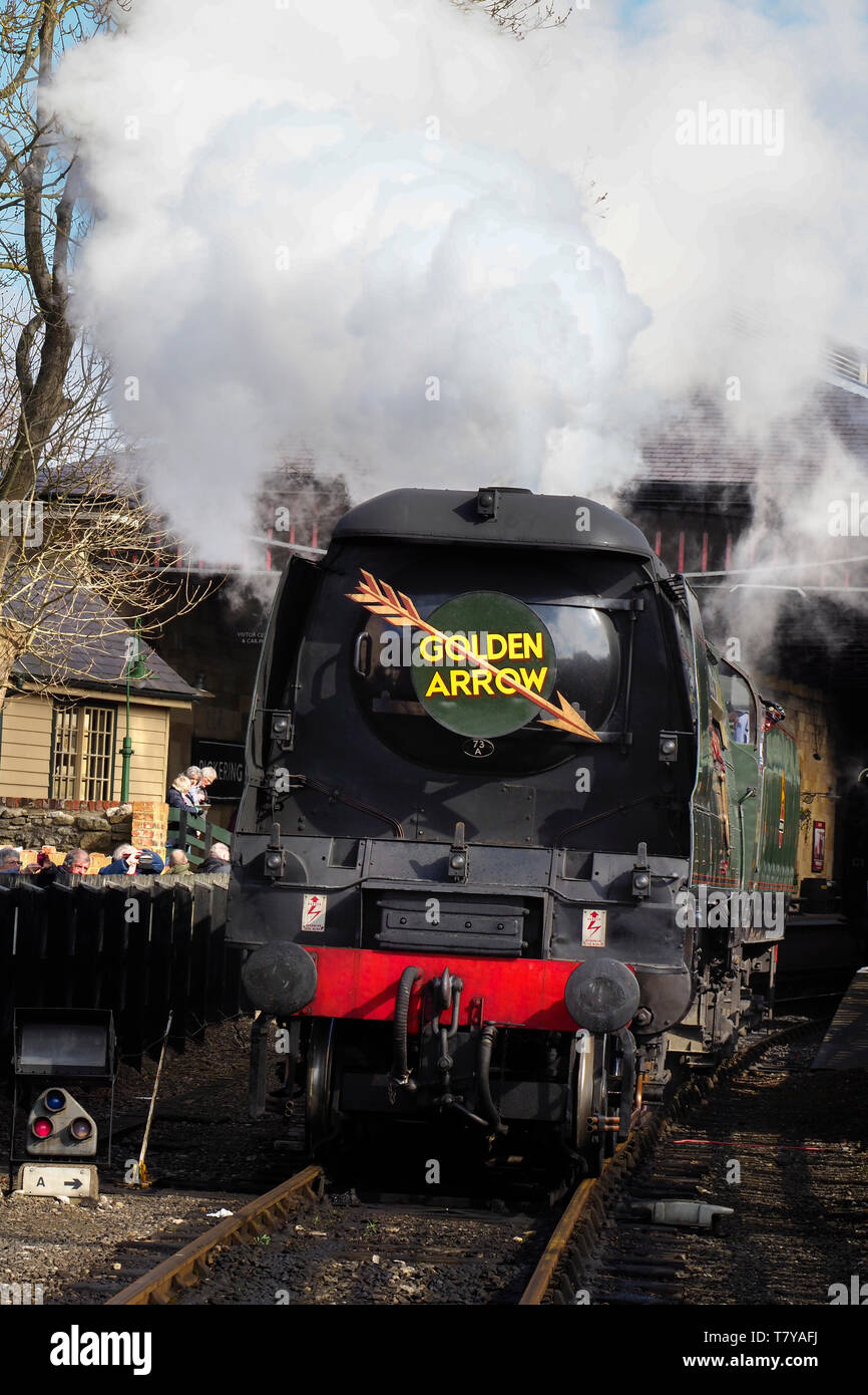 Golden arrow steam engine hi-res stock photography and images - Alamy