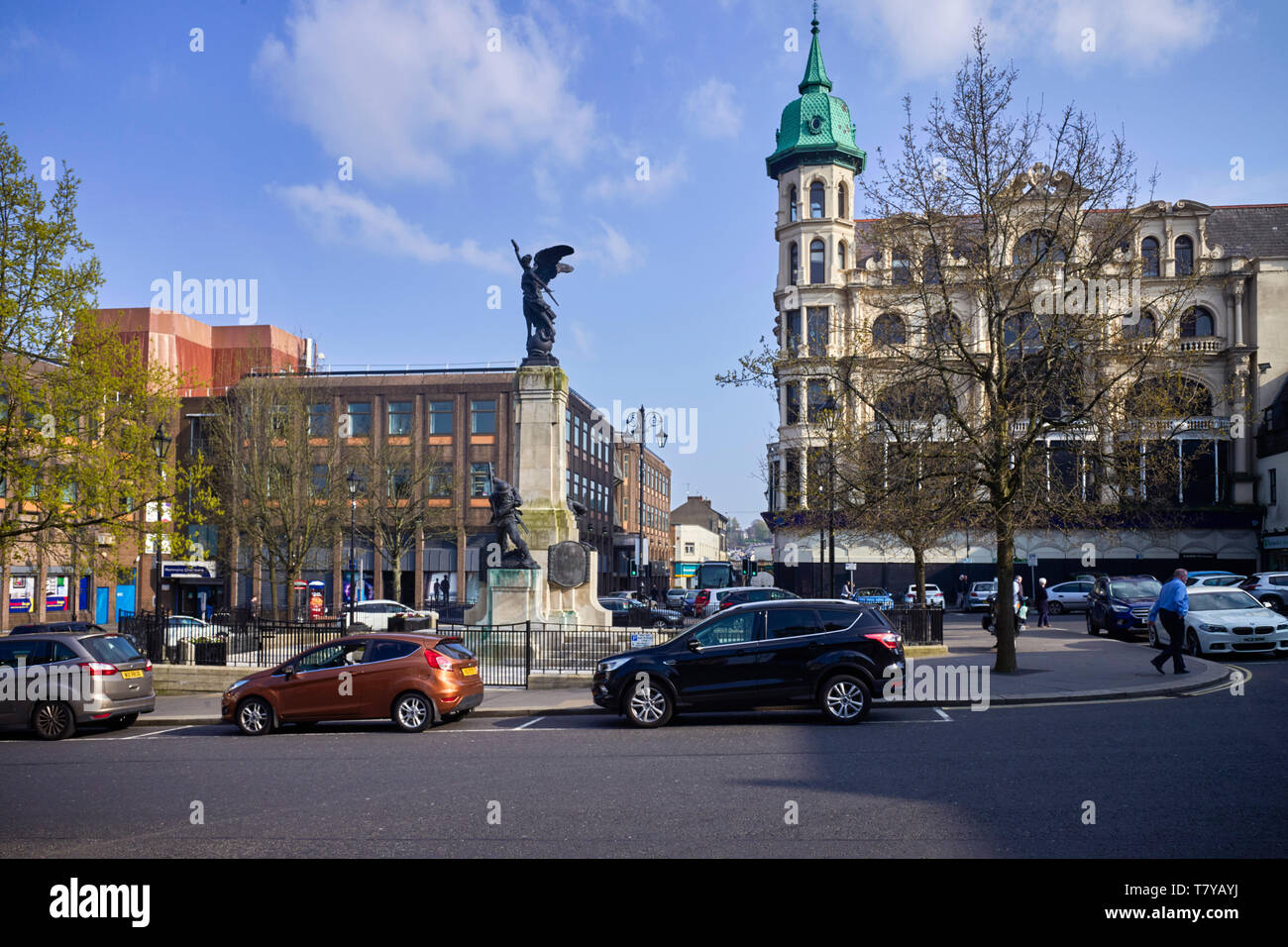 The Diamond War Memorial on the Diamond at the centre of the walled ...