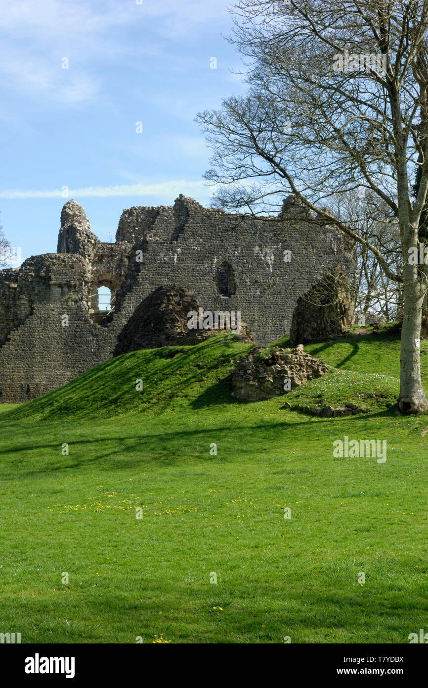 St quentins castle ruins hi-res stock photography and images - Alamy