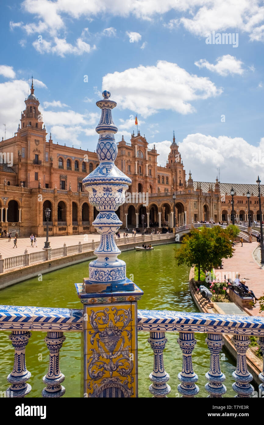 The Plaza de Espania is a Square located in the Park in Seville Built ...
