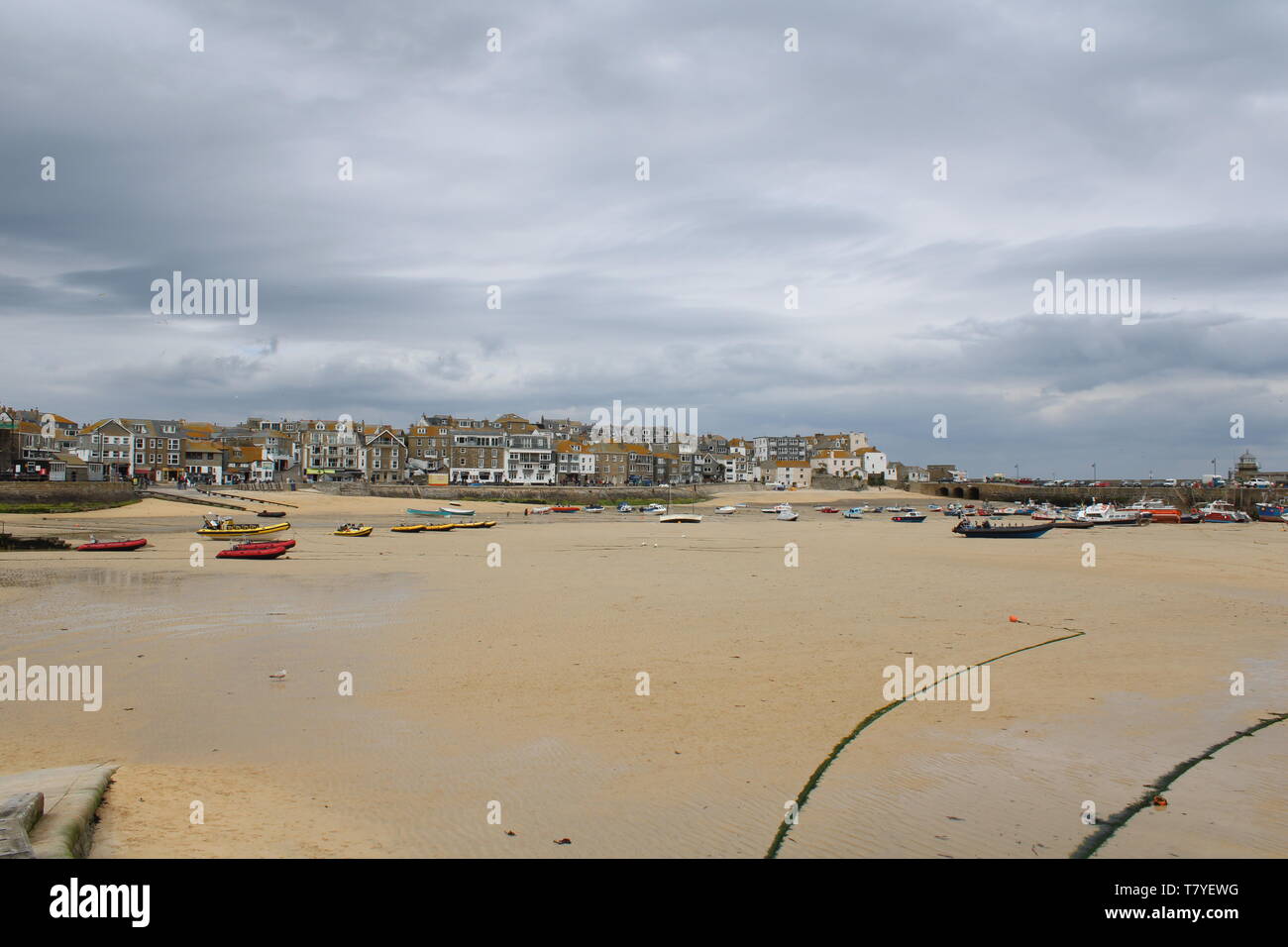 St ives street harbour hi-res stock photography and images - Alamy