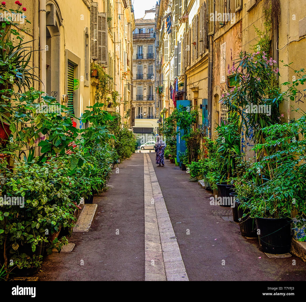 Marseille woman hi-res stock photography and images - Alamy