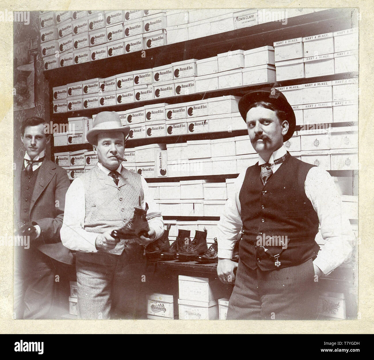 Vintage mens store hi-res stock photography and images - Alamy