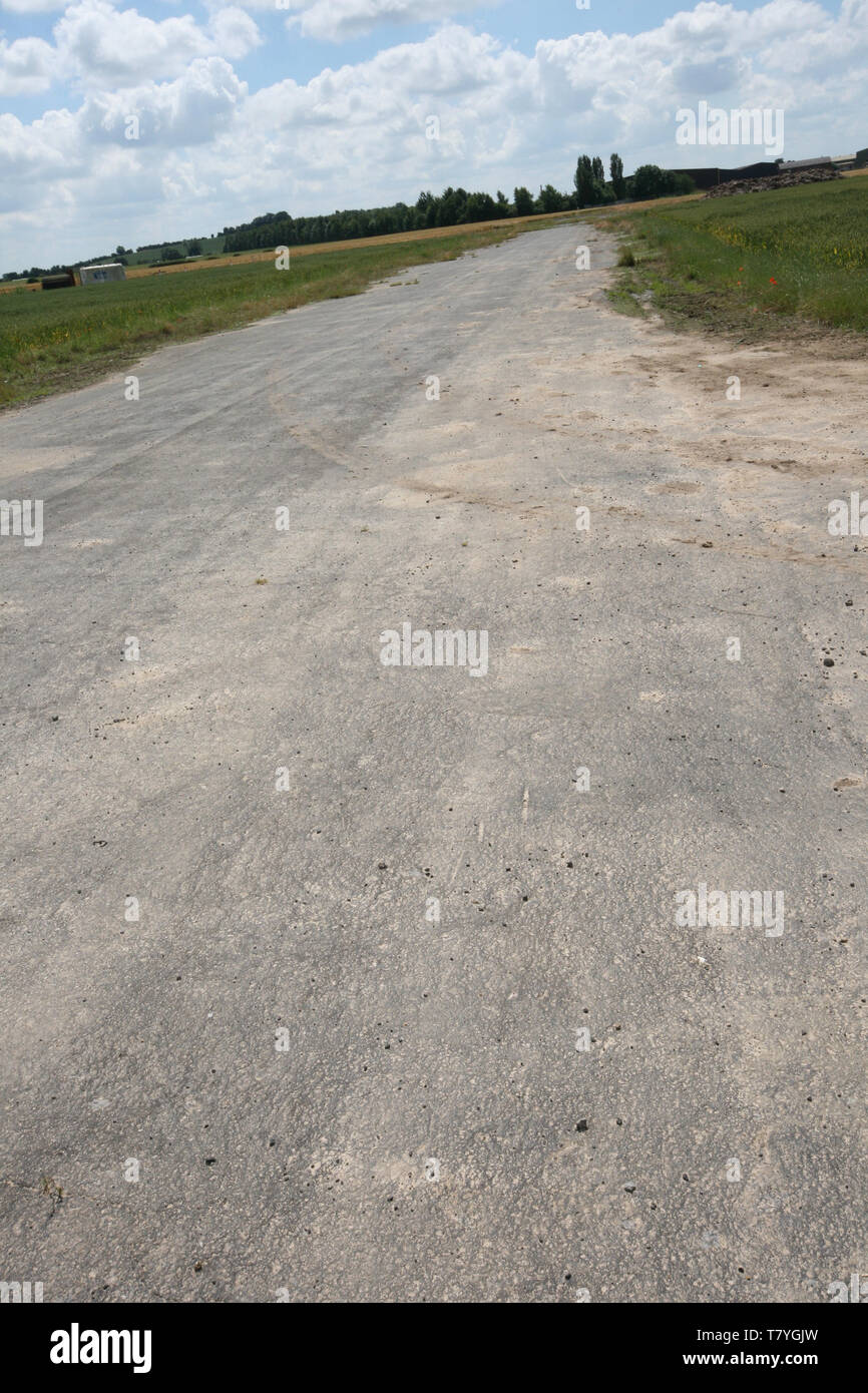 Airfield perimeter hi-res stock photography and images - Alamy