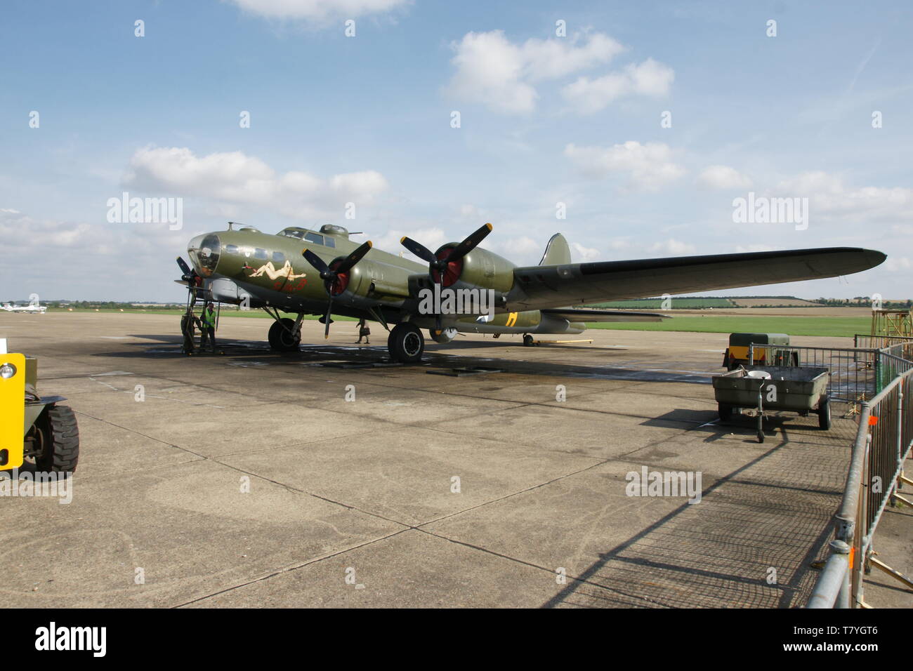 Boeing b 17 flying fortress sally hi-res stock photography and images ...