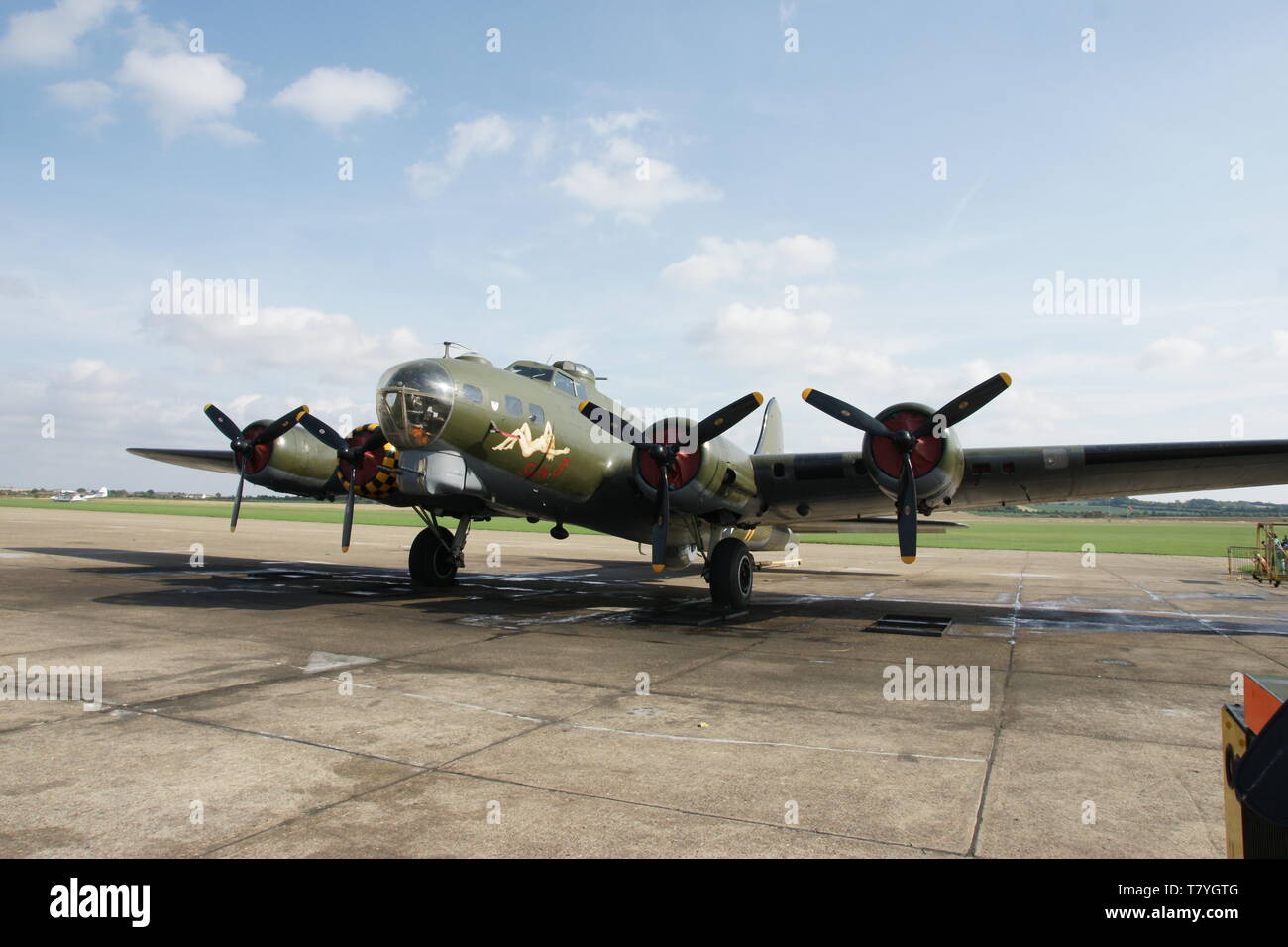 Boeing b 17 flying fortress sally hi-res stock photography and images ...