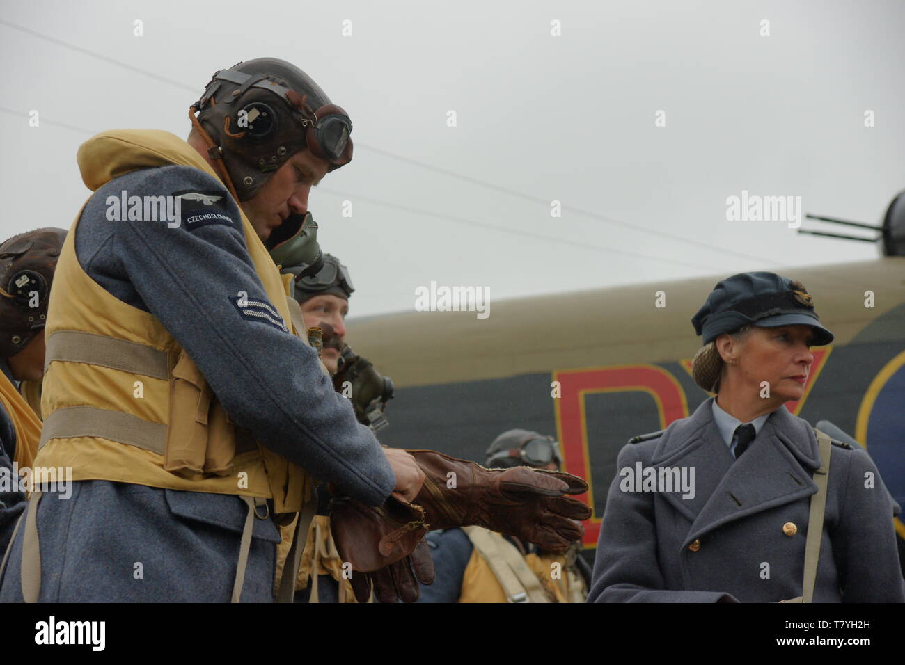 Bomber crew hi-res stock photography and images - Alamy