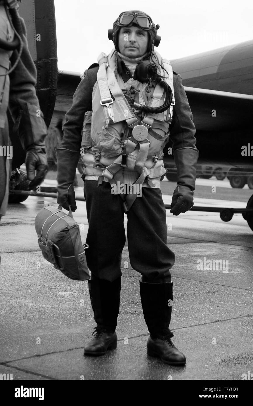 Royal air force crew Black and White Stock Photos & Images - Alamy