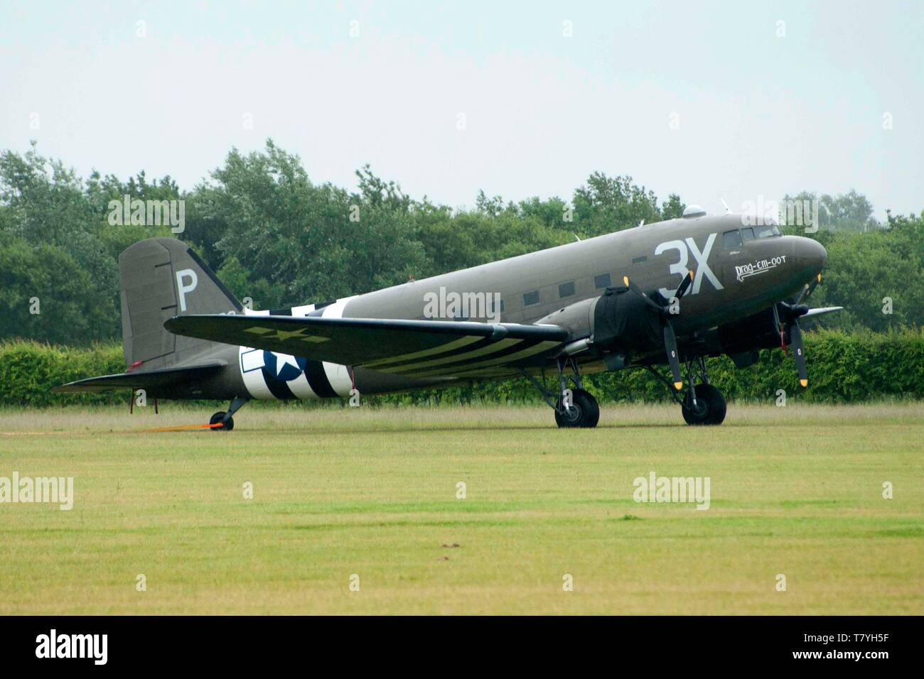 Douglas c 47 skytrain d day markings hi-res stock photography and ...