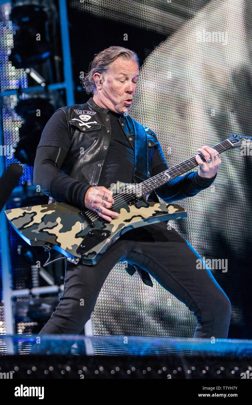 Metallica band on stage hi-res stock photography and images - Alamy