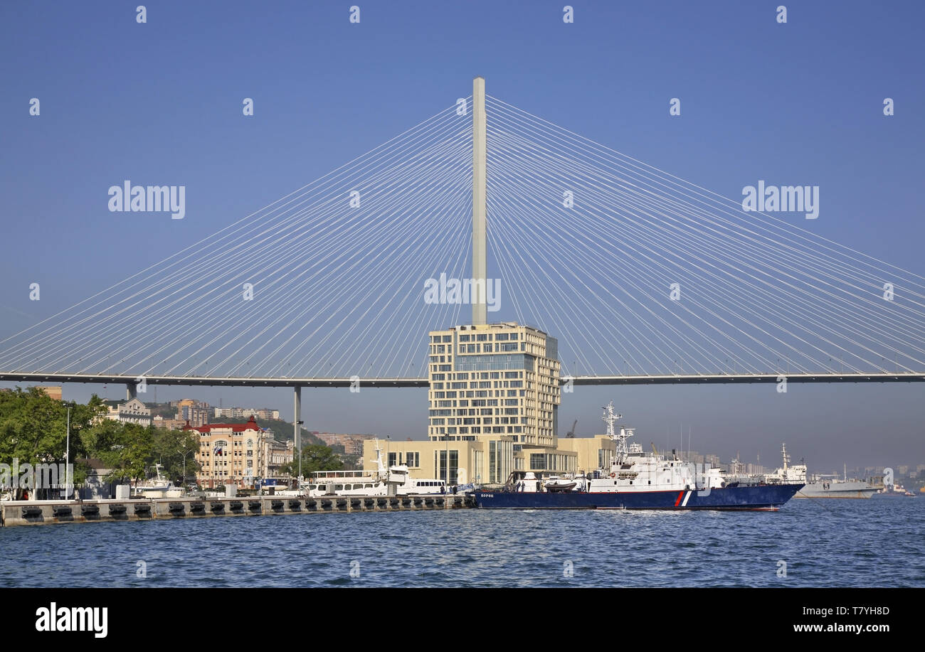 Zolotoy bridge in vladivostok hi-res stock photography and images - Alamy