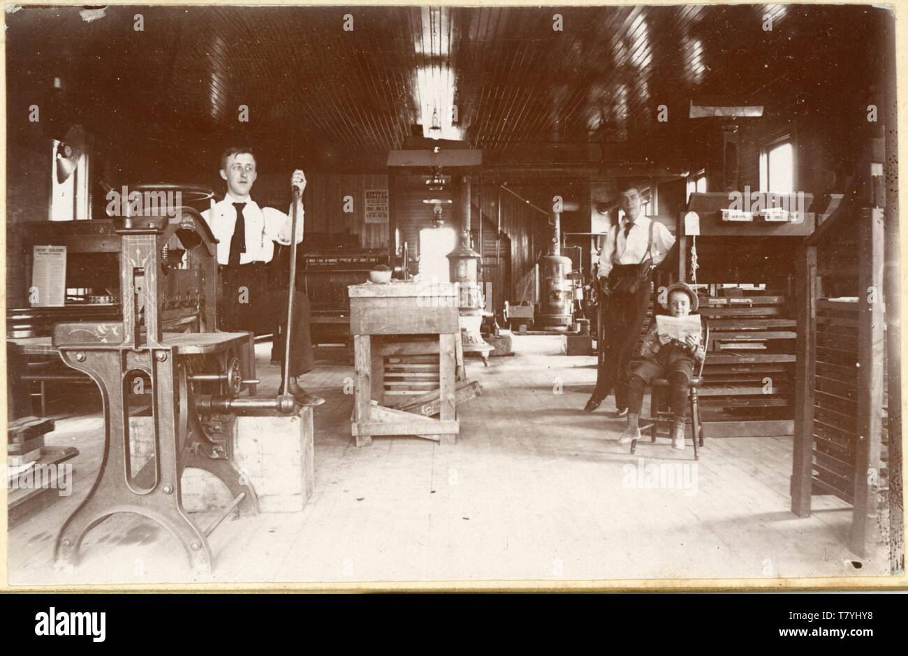 Printing press 1800s hi-res stock photography and images - Alamy