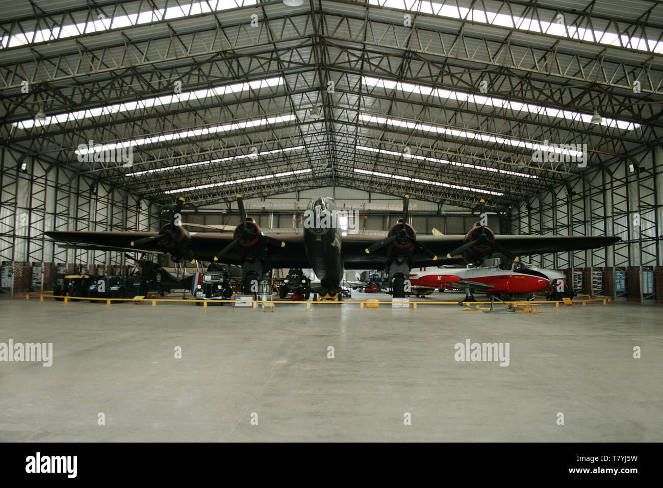 Ww2 aircraft hangar hi-res stock photography and images - Alamy
