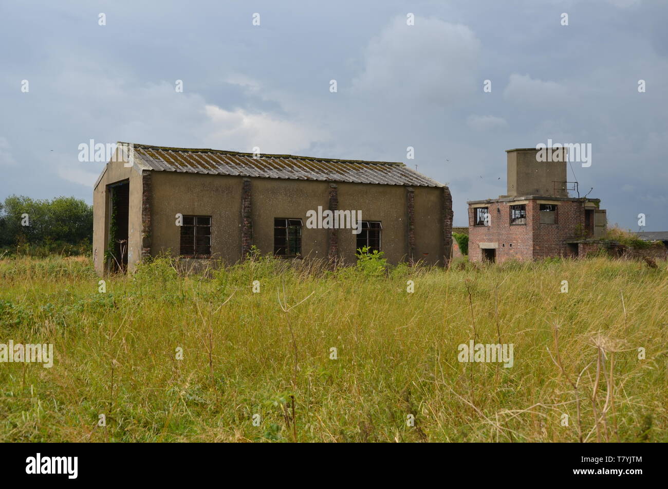 Military aircraft shed hi-res stock photography and images - Alamy