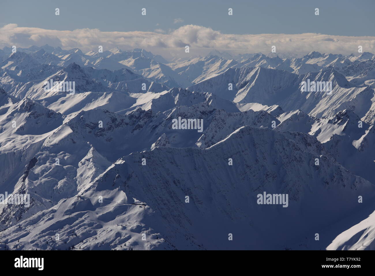 Haus der gipfel hi-res stock photography and images - Alamy