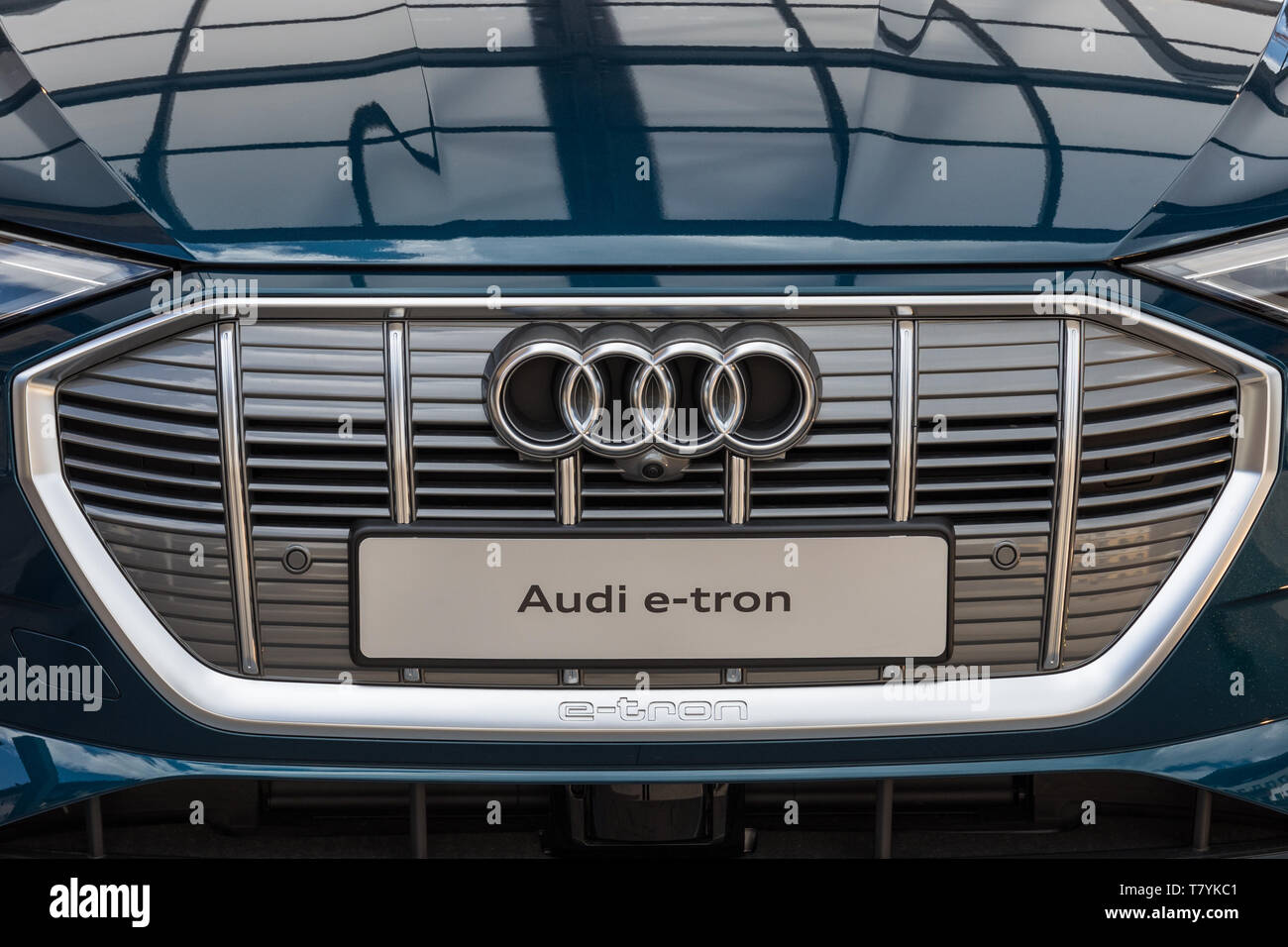 Audi e-tron front grille, Audi sign logo symbol Stock Photo - Alamy