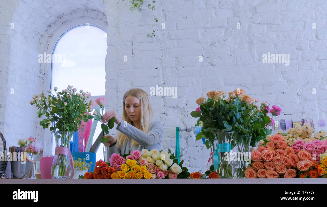 Professional florist hi-res stock photography and images - Alamy