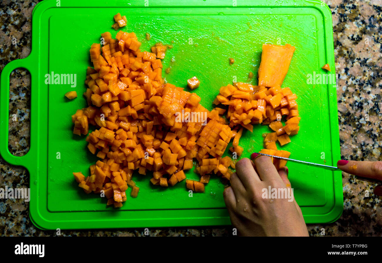 In the preparation of papaya candy Stock Photo - Alamy