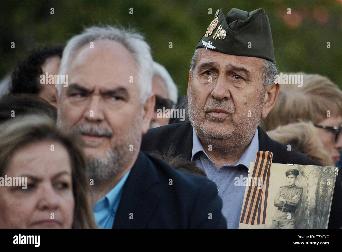 World war ii victory celebration hi-res stock photography and images ...