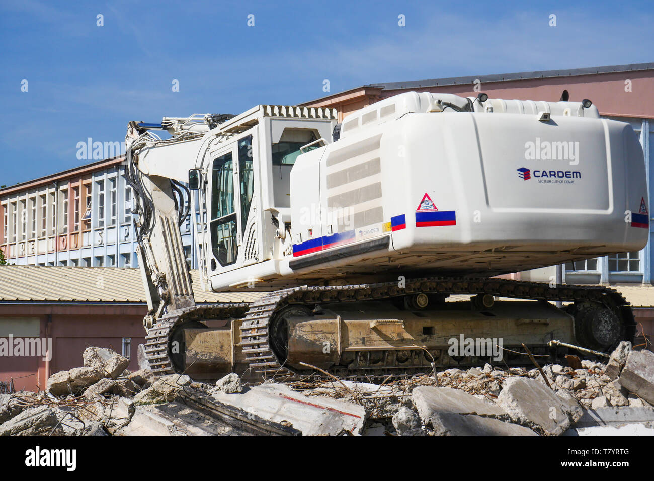 Demolition engine hi-res stock photography and images - Alamy
