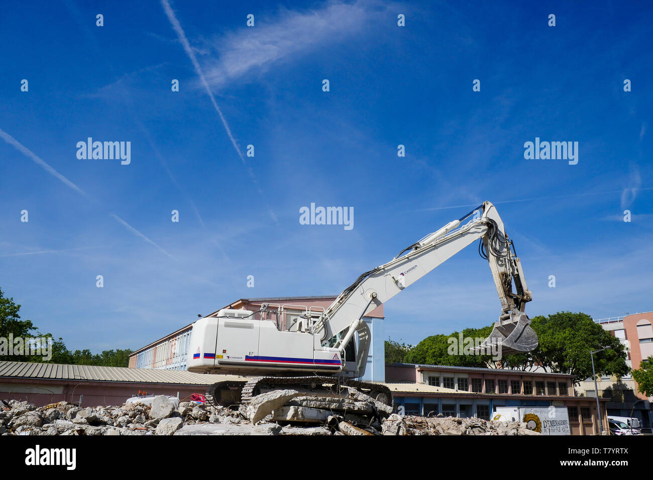 Demolition engine hi-res stock photography and images - Alamy