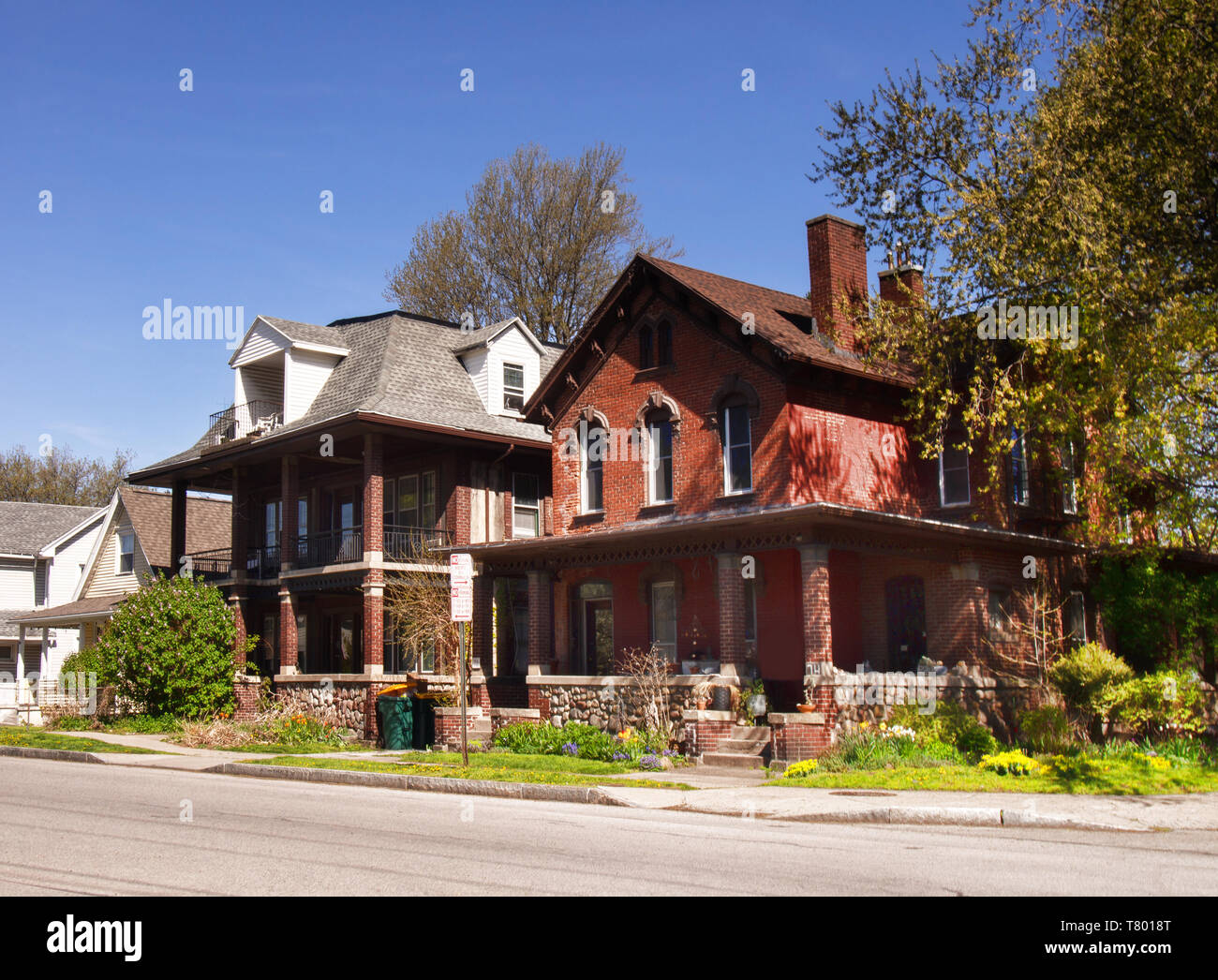 Beautiful home in suburban neighborhood hi-res stock photography and ...