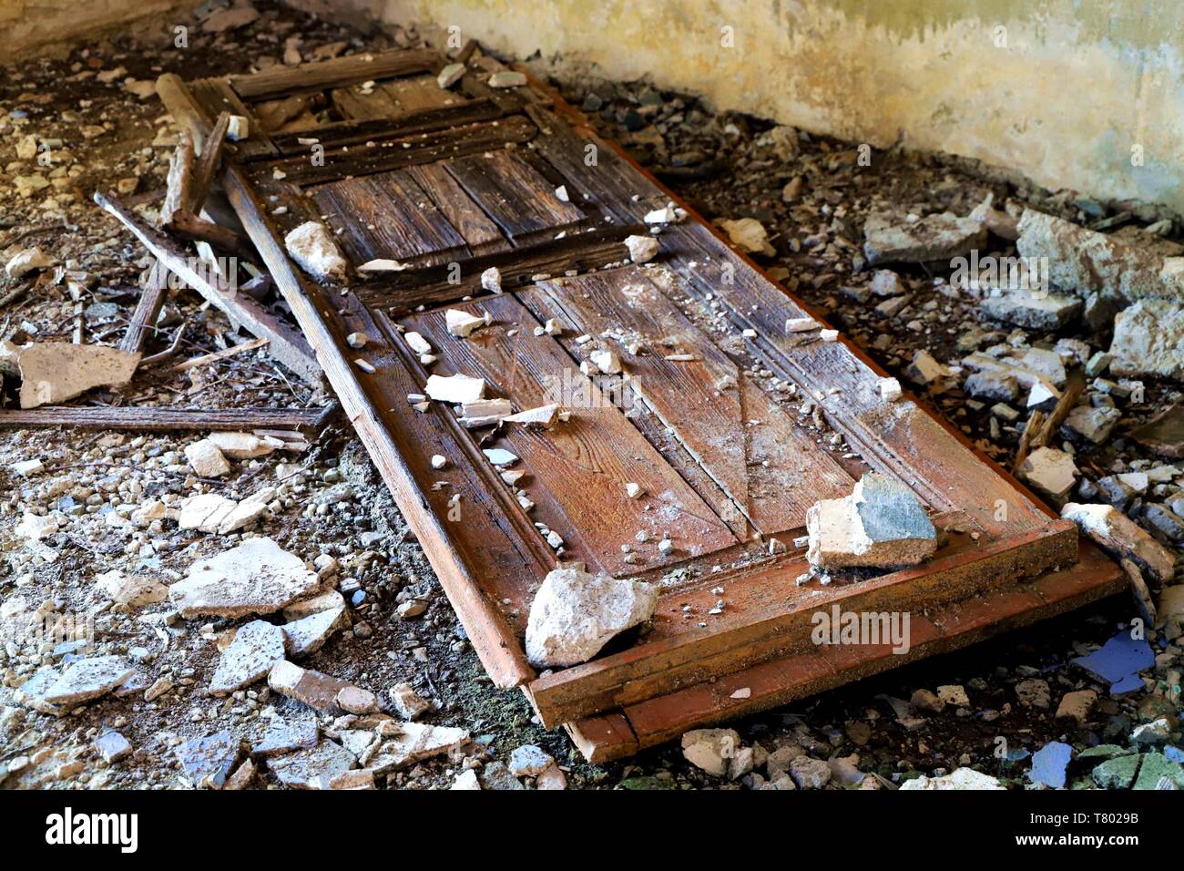 Old and forgotten. Door in the ruins Stock Photo - Alamy