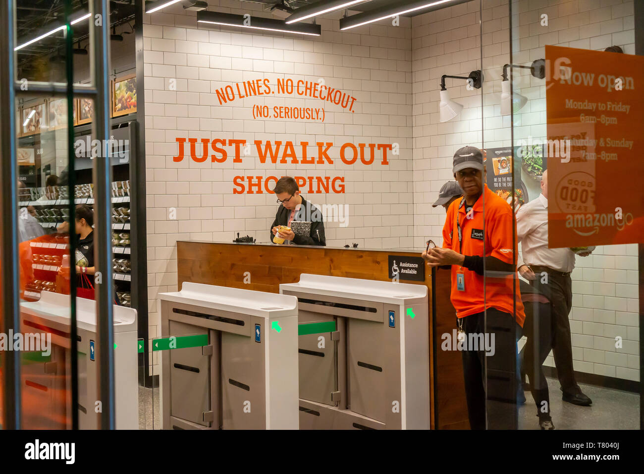 Amazon go store hi-res stock photography and images - Alamy