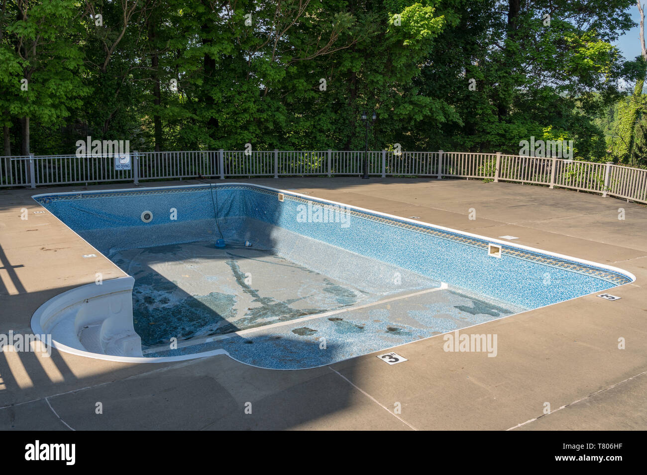 Replacing and repairing old vinyl liner of swimming pool Stock Photo ...