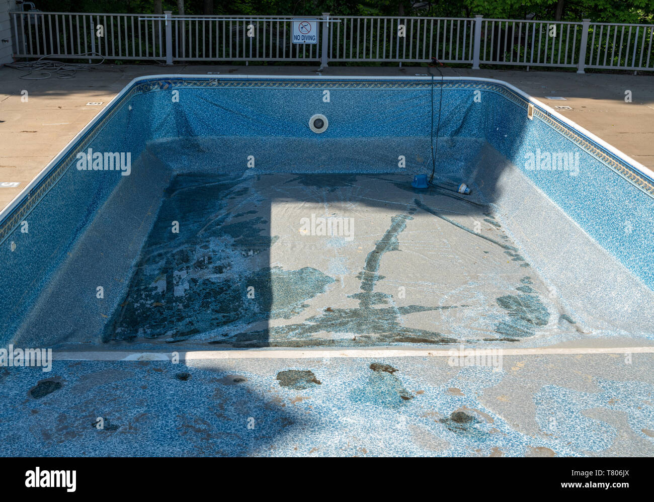 Replacing and repairing old vinyl liner of swimming pool Stock Photo ...