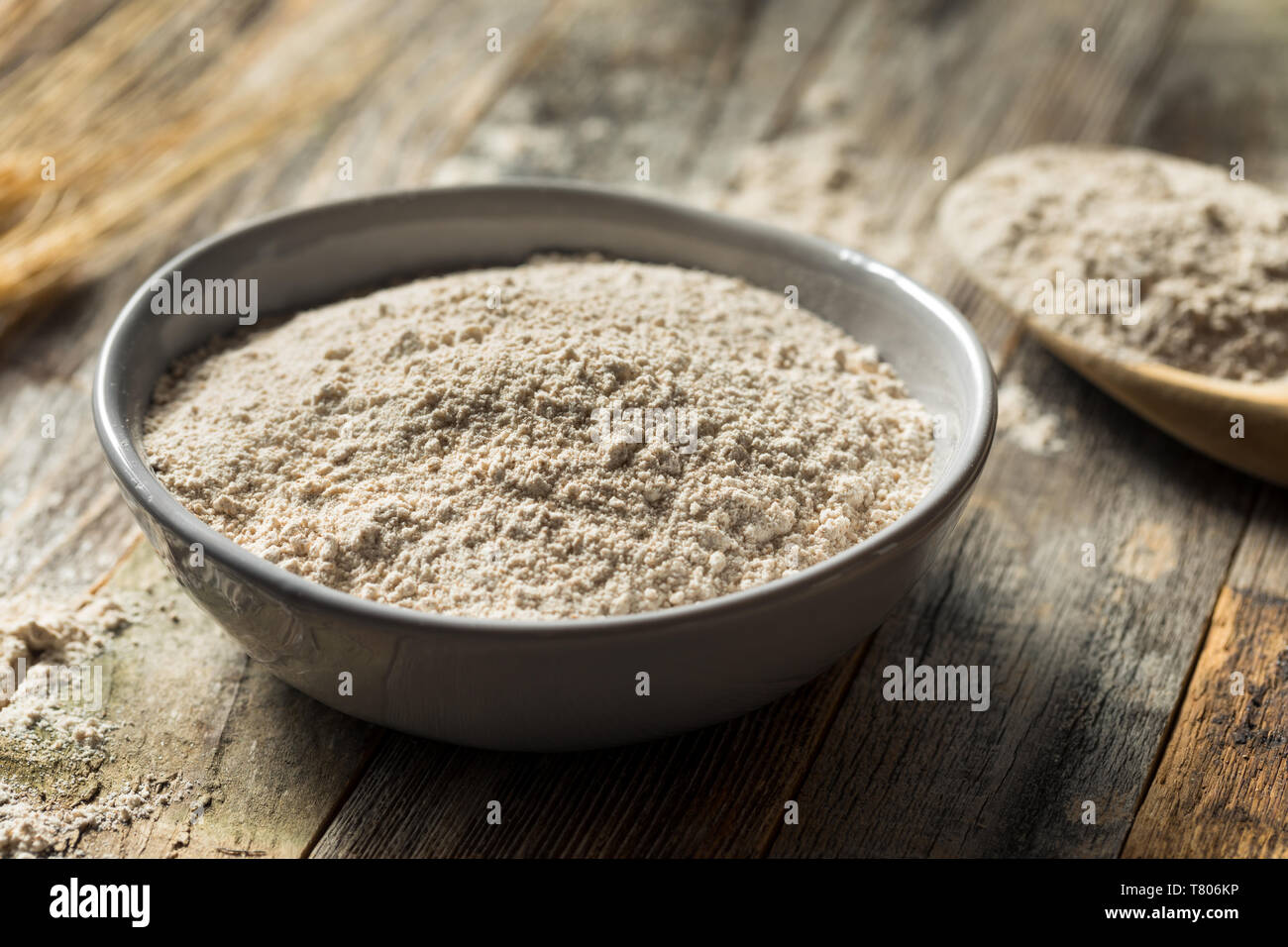 Whole wheat flour hi-res stock photography and images - Alamy