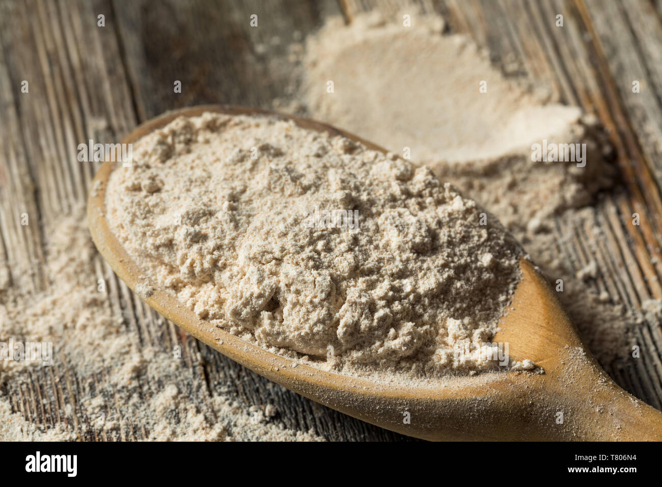 Whole wheat flour hi-res stock photography and images - Alamy