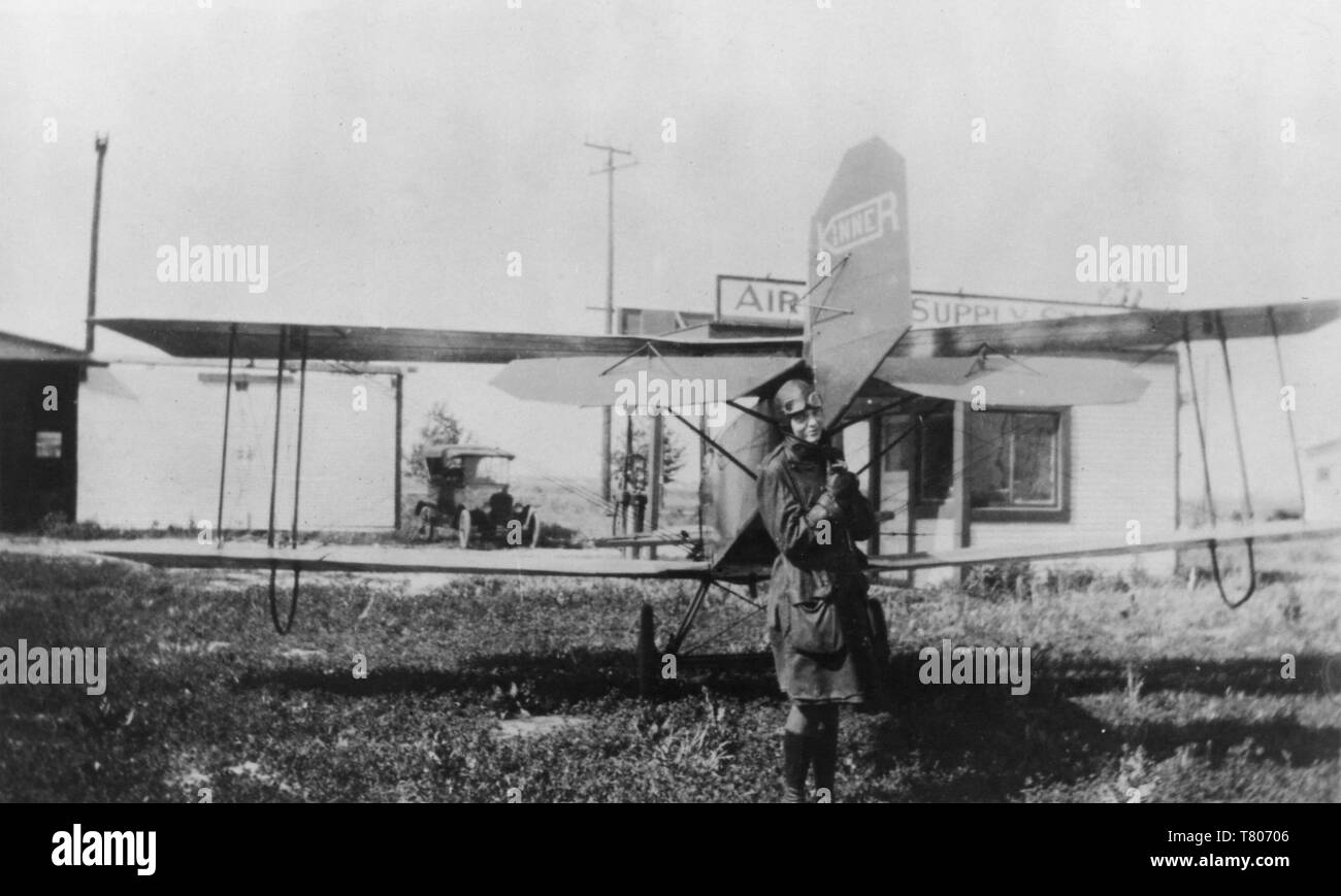 Amelia earhart plane hi-res stock photography and images - Alamy