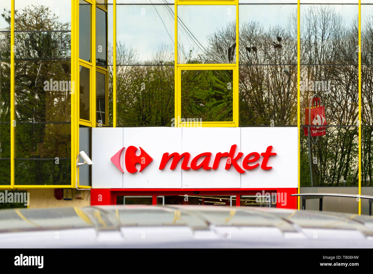 Carrefour store supermarket entrance hi-res stock photography and ...