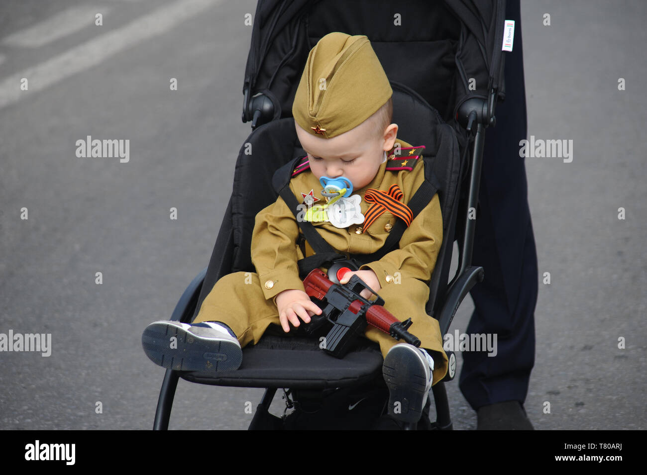 Baby in military uniform hi-res stock photography and images - Alamy