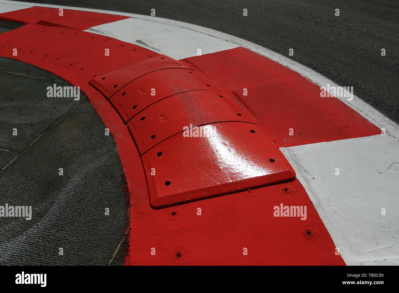 Raised kerb hi-res stock photography and images - Alamy