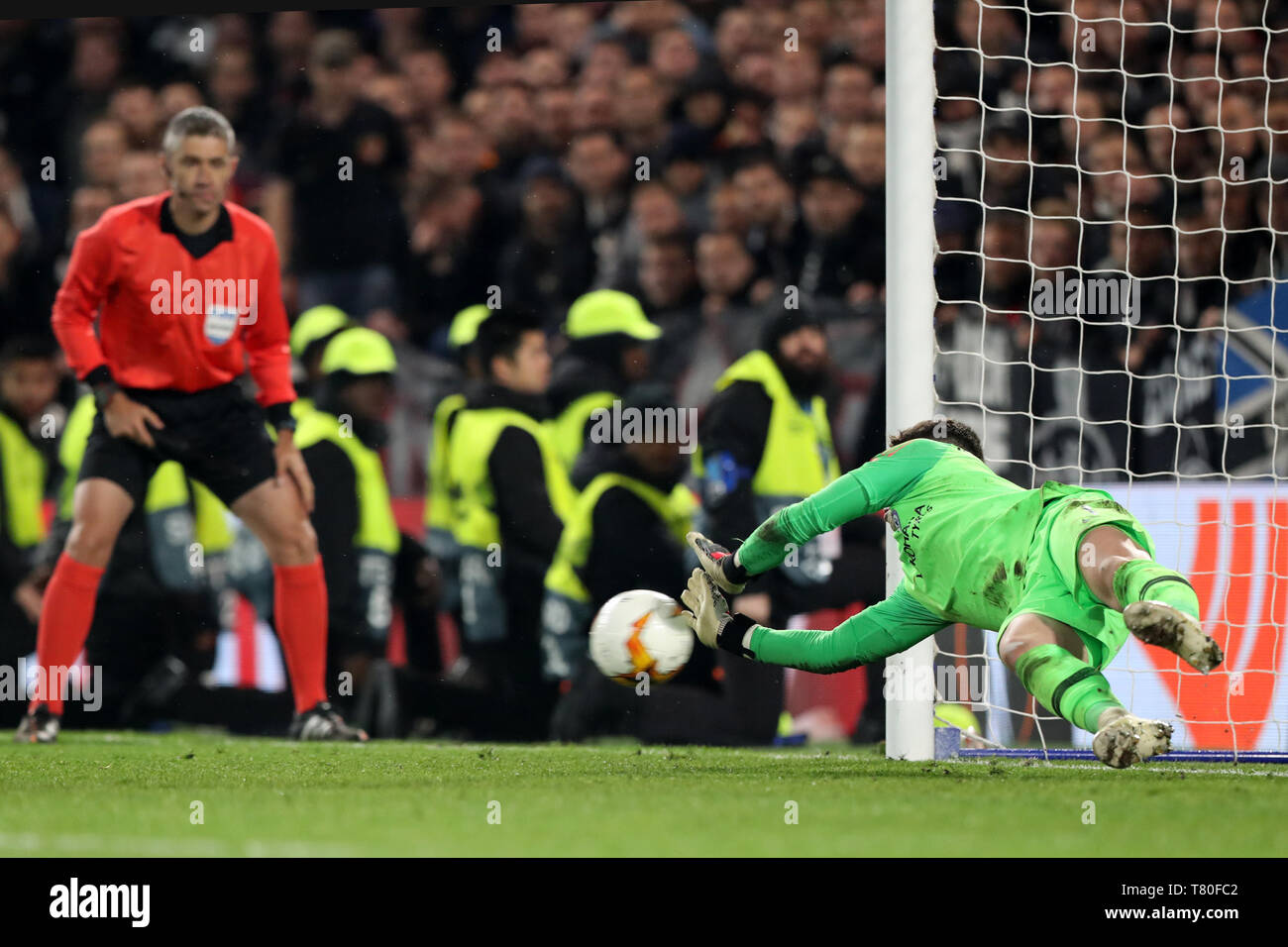 Kepa arrizabalaga uefa penalty hi-res stock photography and images - Alamy