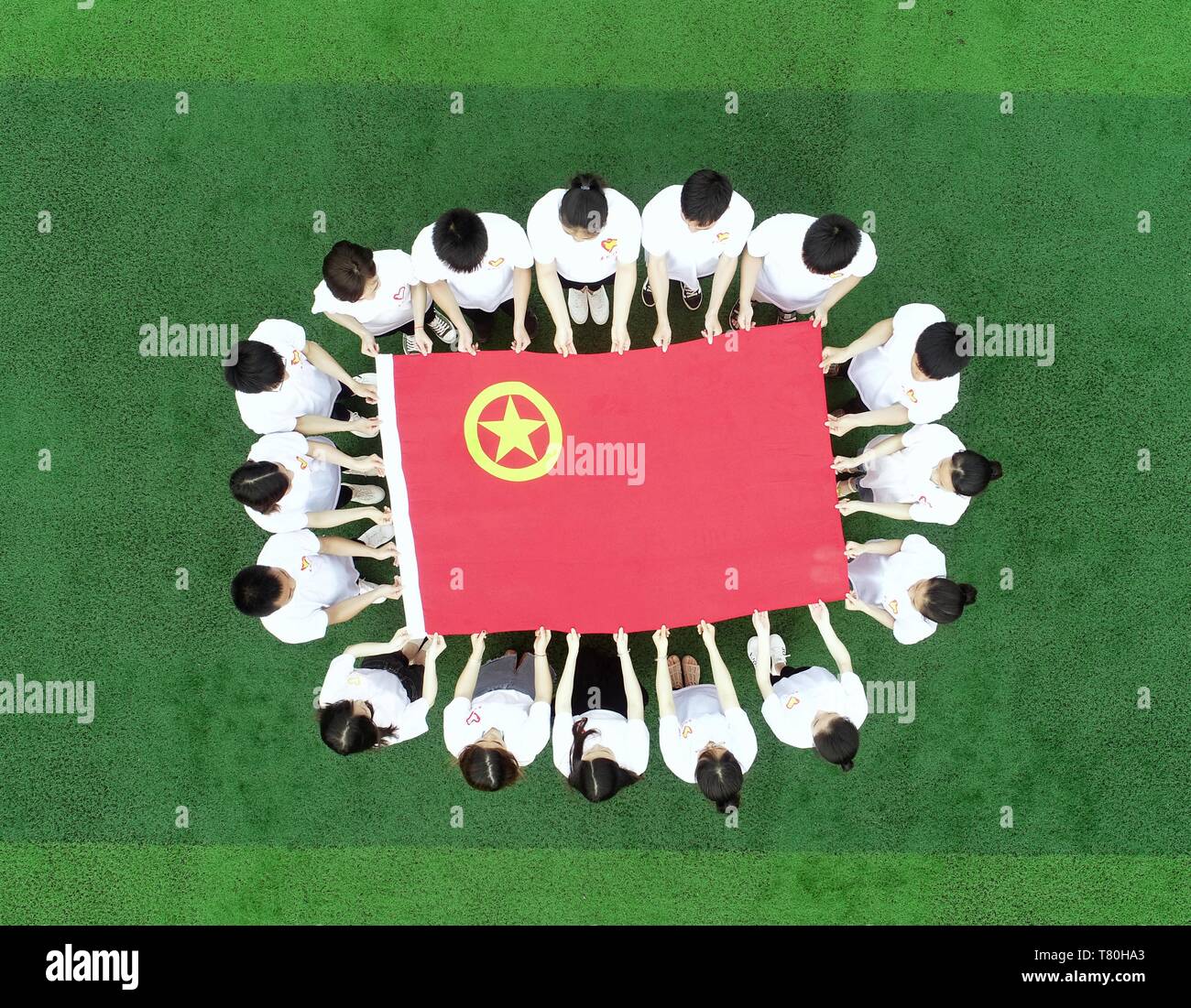 Laibin, Laibin, China. 10th May, 2019. Laibin, CHINA-Young people pose ...