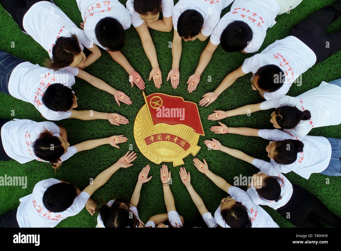 Laibin, Laibin, China. 10th May, 2019. Laibin, CHINA-Young people pose ...