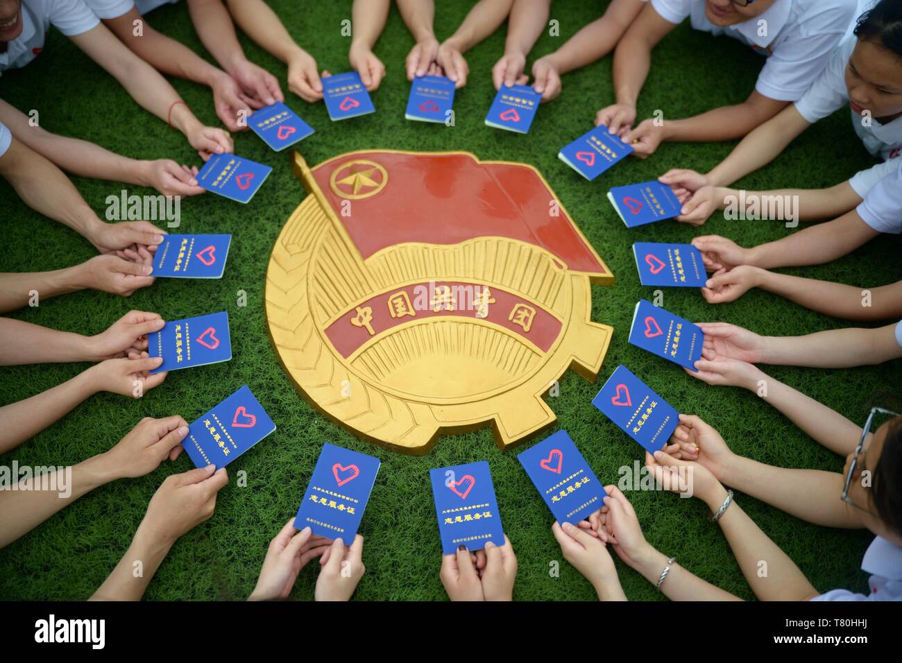 Laibin, Laibin, China. 10th May, 2019. Laibin, CHINA-Young people pose ...