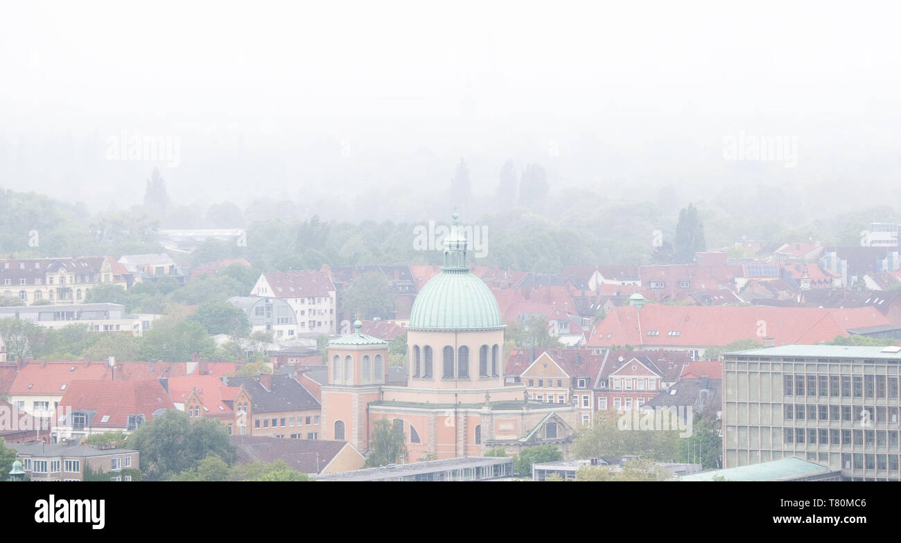 Hanover, Germany. 10th May, 2019. Spraying rain covers the city centre ...