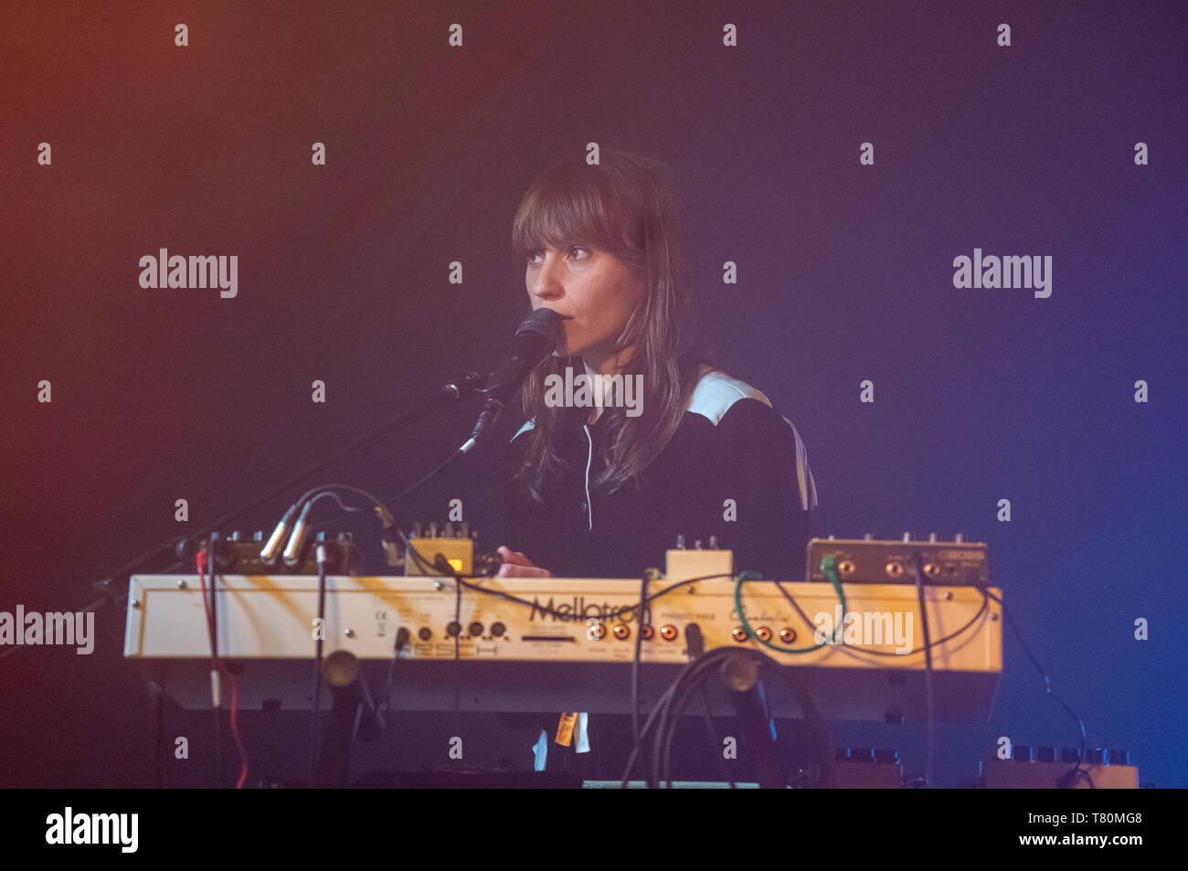 Singing idsok hi-res stock photography and images - Alamy